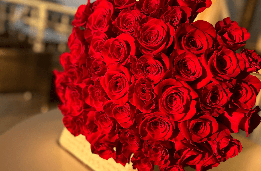 El simbolismo de las flores rojas en diferentes culturas - MasPlantillas